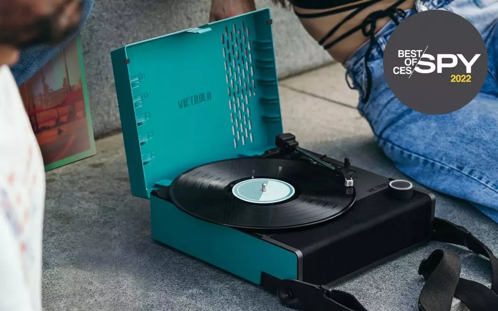 CES 2022 मधील सर्वोत्कृष्ट Victrola Revolution Go Portable Record Player