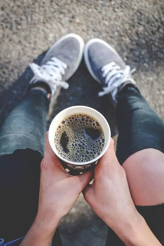 Um novo estudo sugere que o café ajuda a queimar gordura, então beba com os 6 melhores grãos de café
