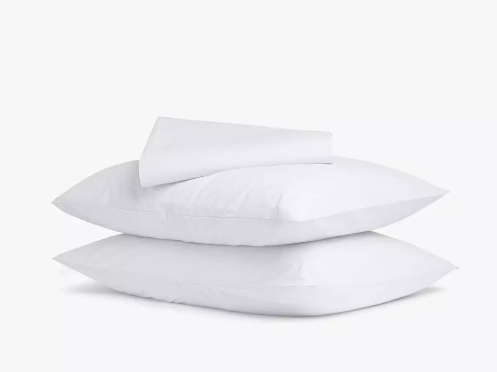 çarçafët më të mirë ftohës, Dy jastëkë dhe çarçafë në sfond të bardhë
