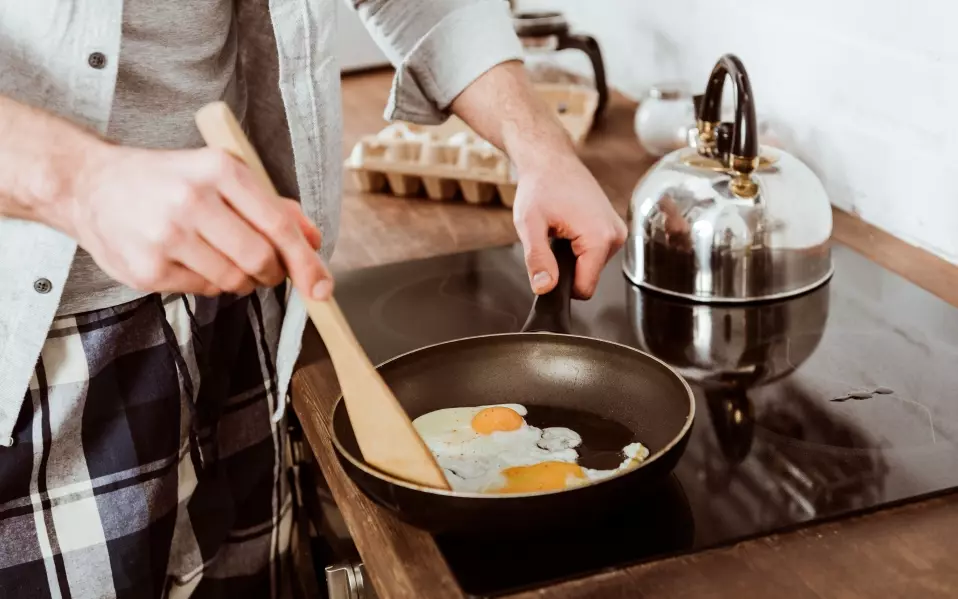 Cum să faci ouă poșate, omletă