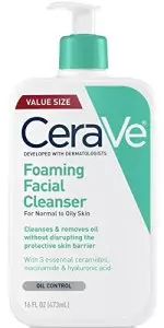 cerave փրփրացող դեմքի մաքրման շիշ սպիտակ ֆոնի վրա
