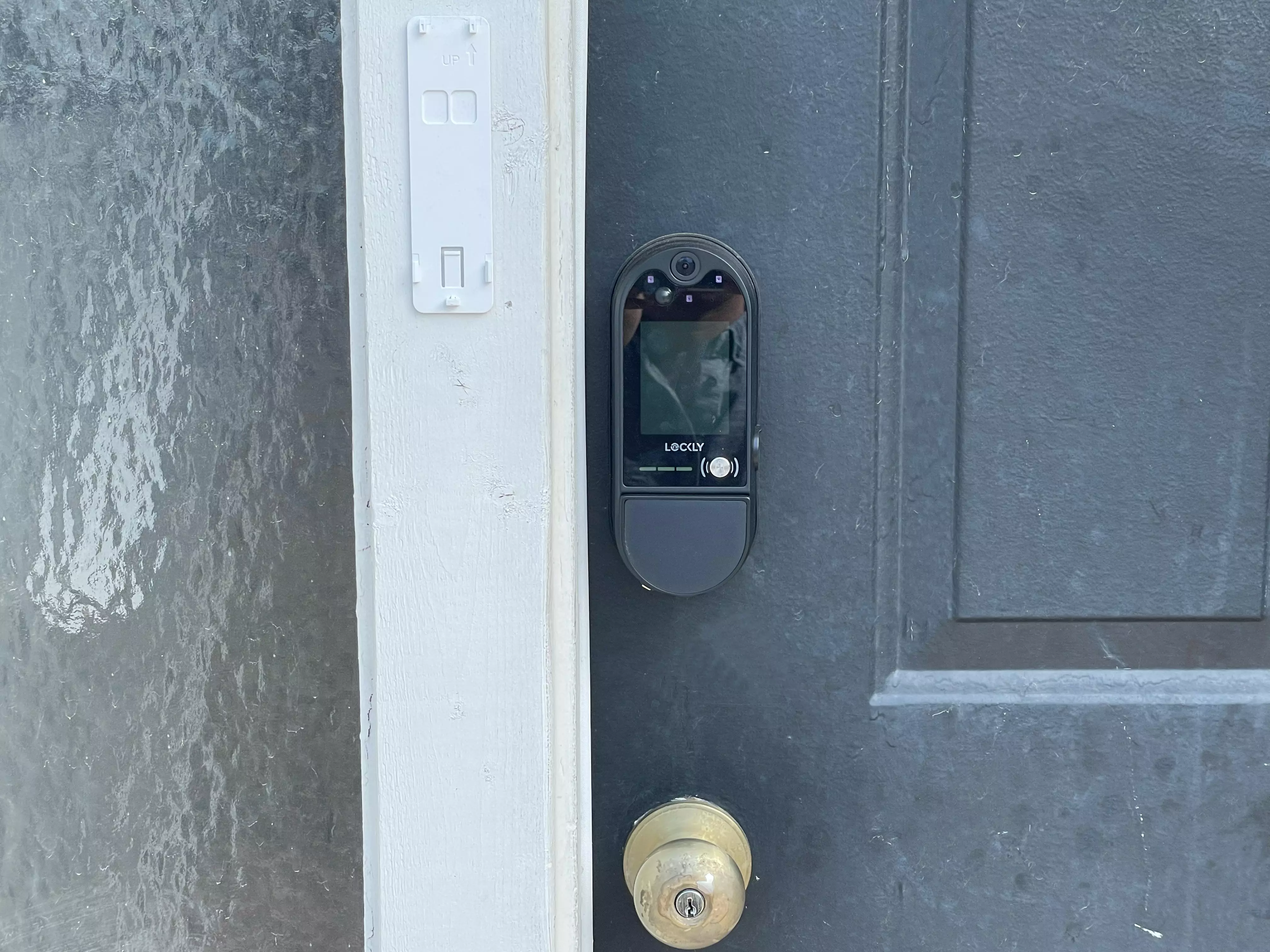 ドアに鍵をかけた