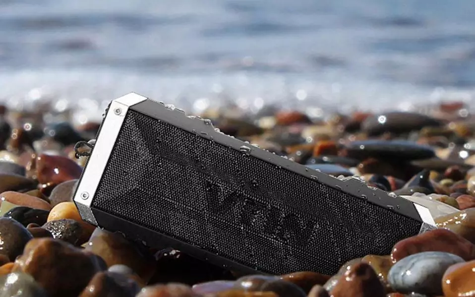 speaker bluetooth luar ruangan untuk pantai