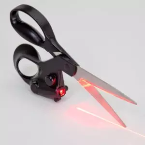 hur man skär en rak linje lasersax