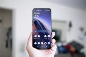 Framan á OnePlus Nord N20 5G.