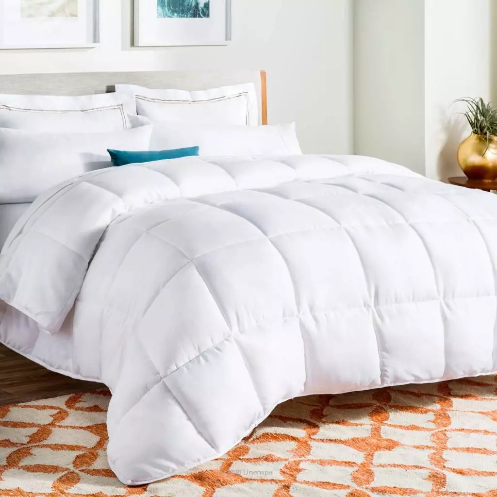 LINENSPA All-Season White Down Alternatibong Quilted Comforter