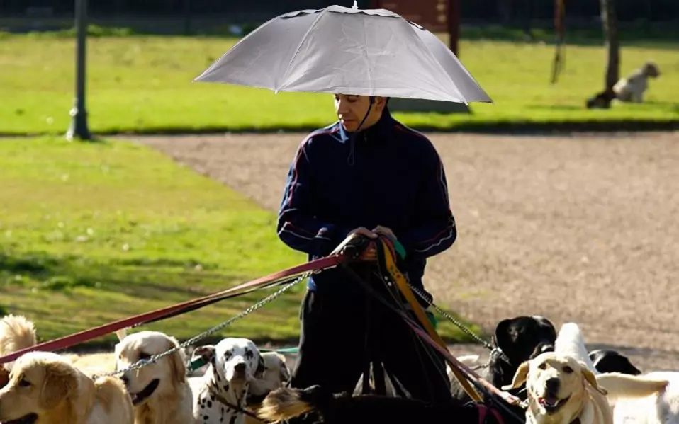 freihändiger Regenschirm