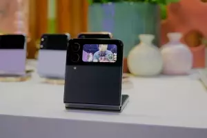 מבט ראשון של Samsung Galaxy Z Flip 4.
