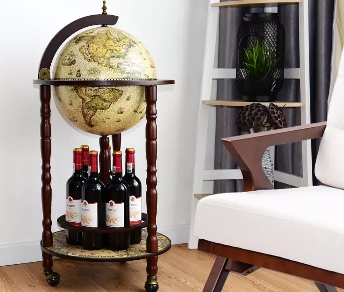 Sou entènèt jwèt Globe Wine Bar kanpe