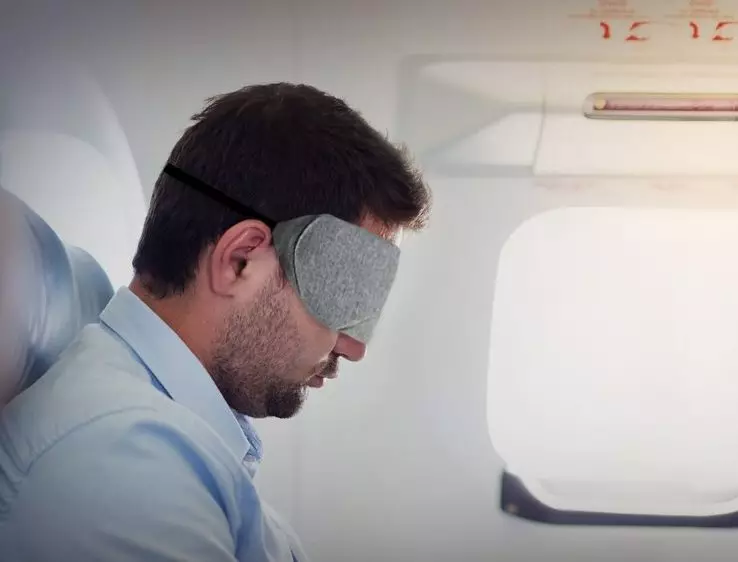 飛行機で寝るのに最適なアイマスク