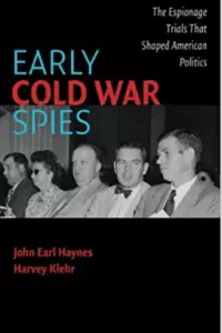 Spy Screeds: 8 livros sobre a história dos espiões 9930_9