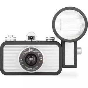 Lomography La Sardina Splendor Camera مع فلاش